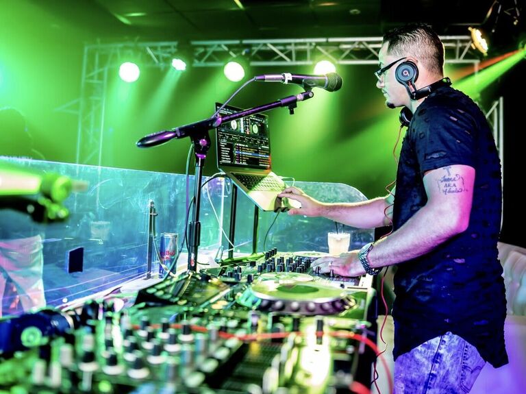 These 12 Wedding DJs in Miami Know How to Get the Party Started