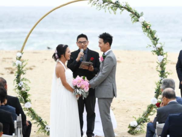 The Arch Guy Photos - The Knot