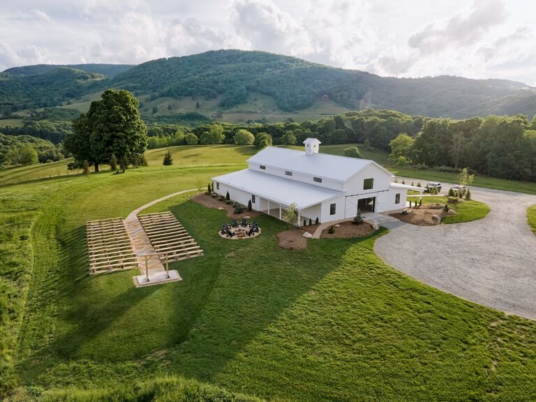 13 Charming Barn Wedding Venues in NC for Your Nuptials
