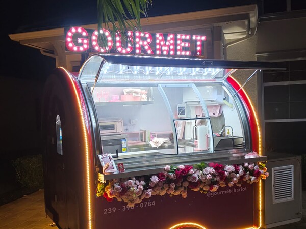 Gourmet Chariot Mobile Food Truck Photos - The Knot