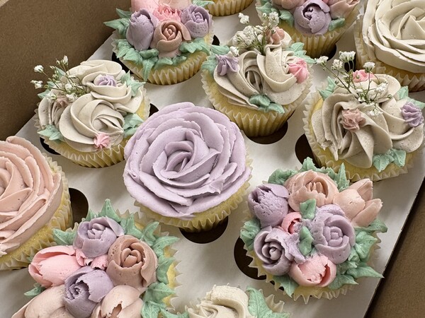 The Classic Cupcake Photos - The Knot