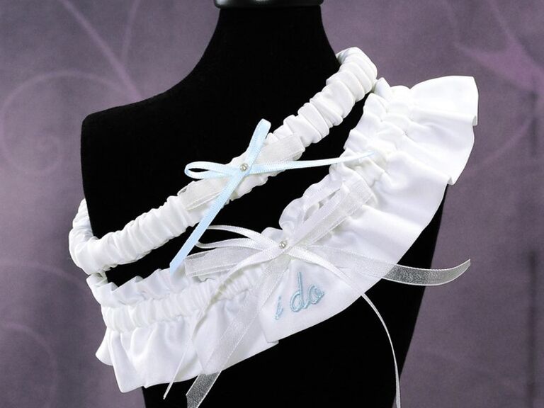 30 Pretty Wedding Garters and Bridal Garter Sets