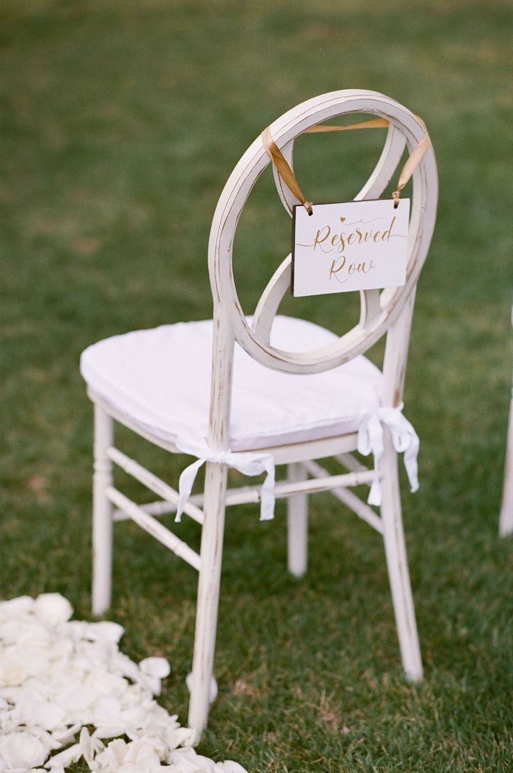 46 Wedding Sign Ideas That Are Fun & Functional