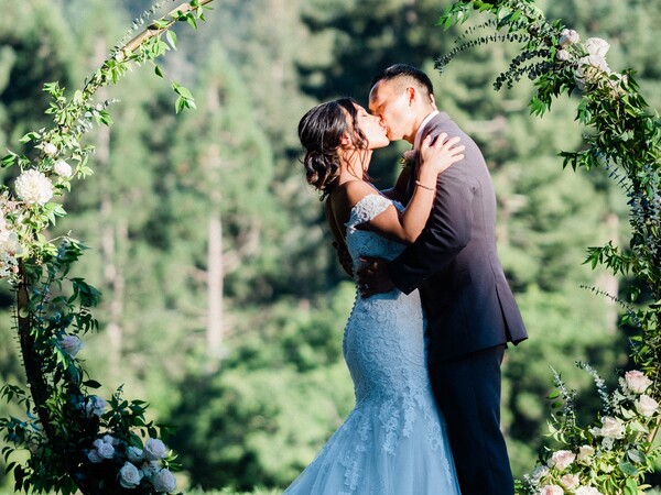 The Arch Guy Photos - The Knot