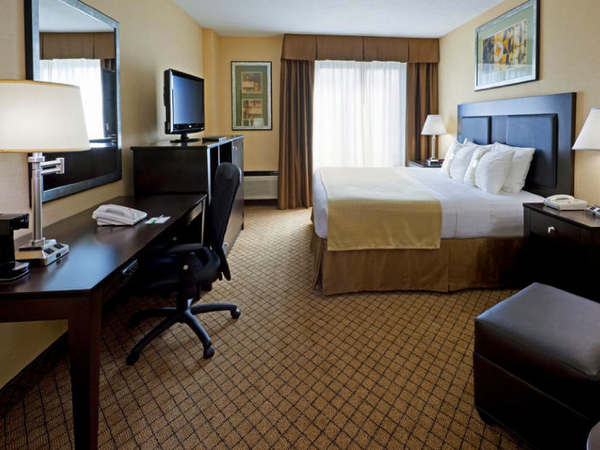 The Holiday Inn Hasbrouck Heights Photos - The Knot