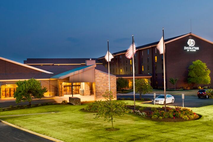 DoubleTree by Hilton Hotel Collinsville | Reception Venues - The Knot