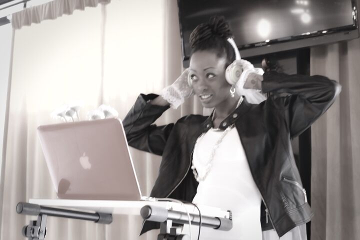 DJ Shelly Rockstar & The Official Party Mavens | DJs - The Knot