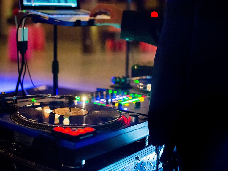 11 Maine Wedding DJs With Amazing Party Vibes